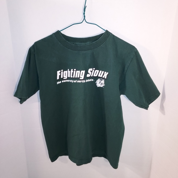 UND Sioux Logo | Shirts & Tops | Und Sioux Retired Logo Youth Tshirt ...